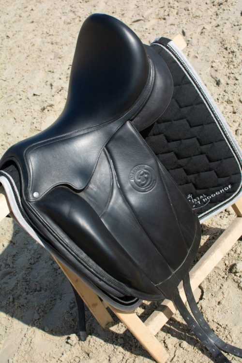 Forrestier Dressage Saddle - Barnbridge Auctions